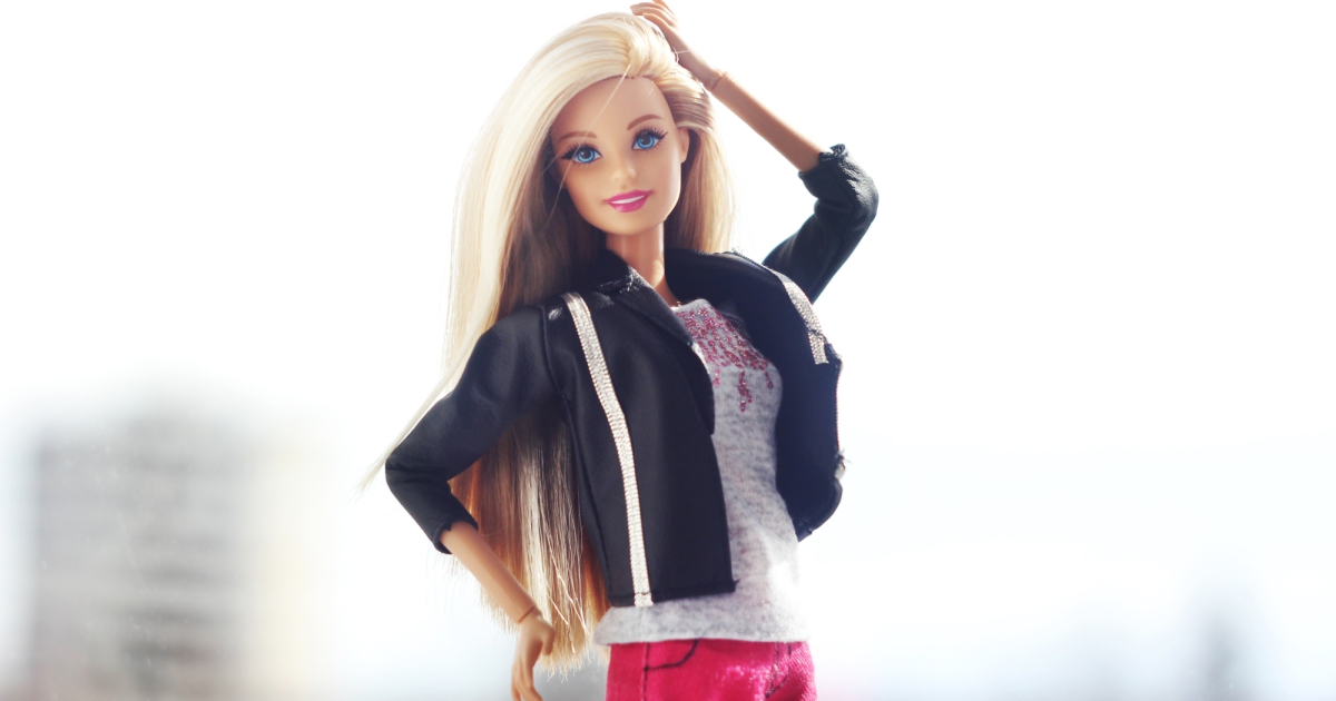 Barbie: Jak lalka z piersiami wywróciła branżę zabawek do góry nogami ...